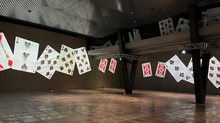 吉田ユニが作る54枚のトランプ【グラングリーン大阪「VS.」】 - Sfumart